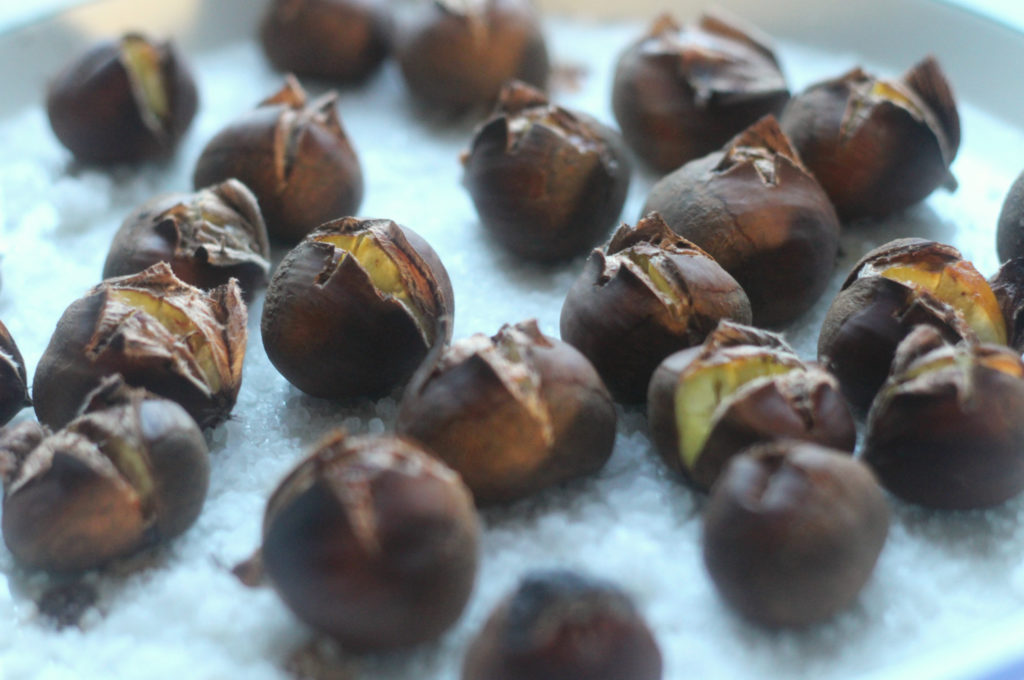 Suolapedillä uunissa paahdetut kastanjat – Inspirations | Terve.fi
